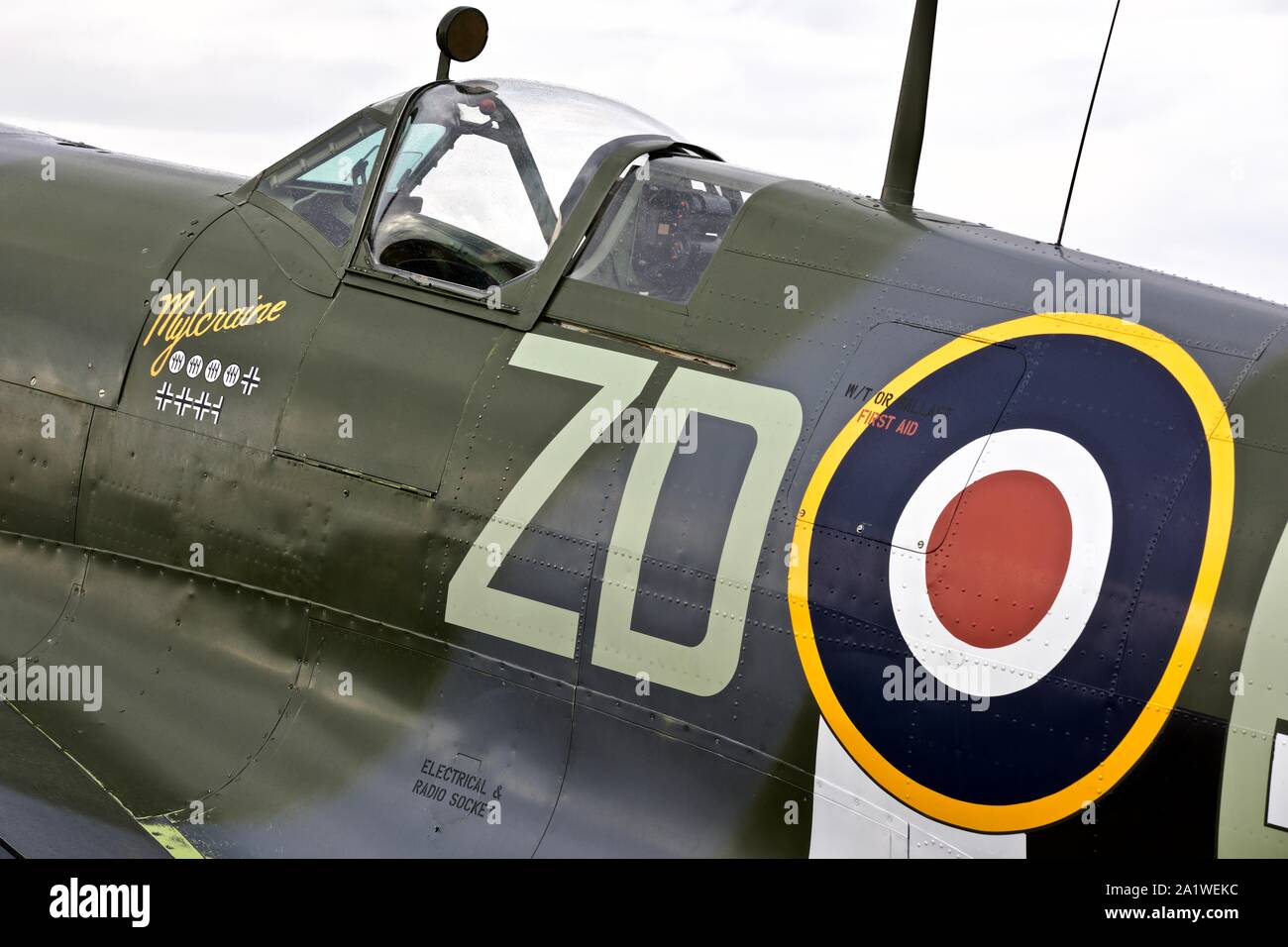 Supermarine Spitfire IX MH434 on static display at Duxford, Battle of ...