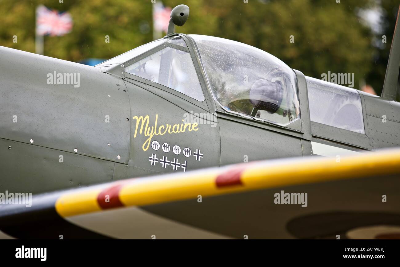 Supermarine Spitfire IX MH434 on static display at Duxford, Battle of ...