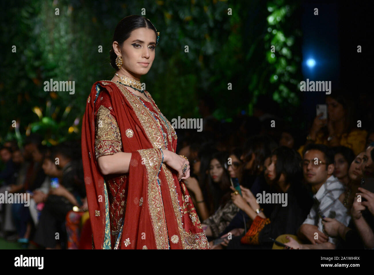 Lahore, Pakistan. 27th Sep, 2019. Models walks on ramp and presenting ...