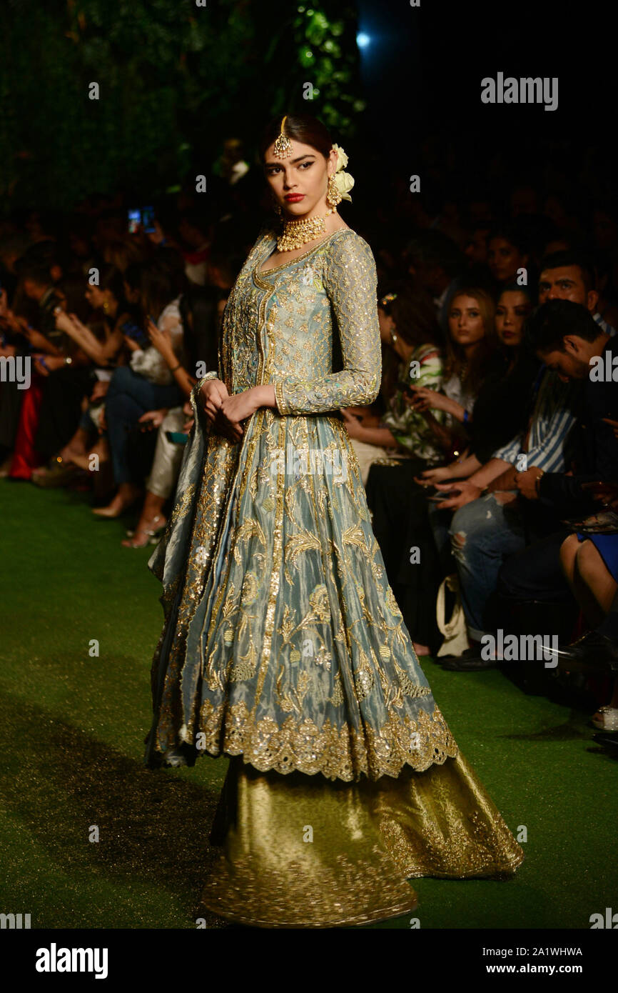 Lahore, Pakistan. 27th Sep, 2019. Models walks on ramp and presenting ...