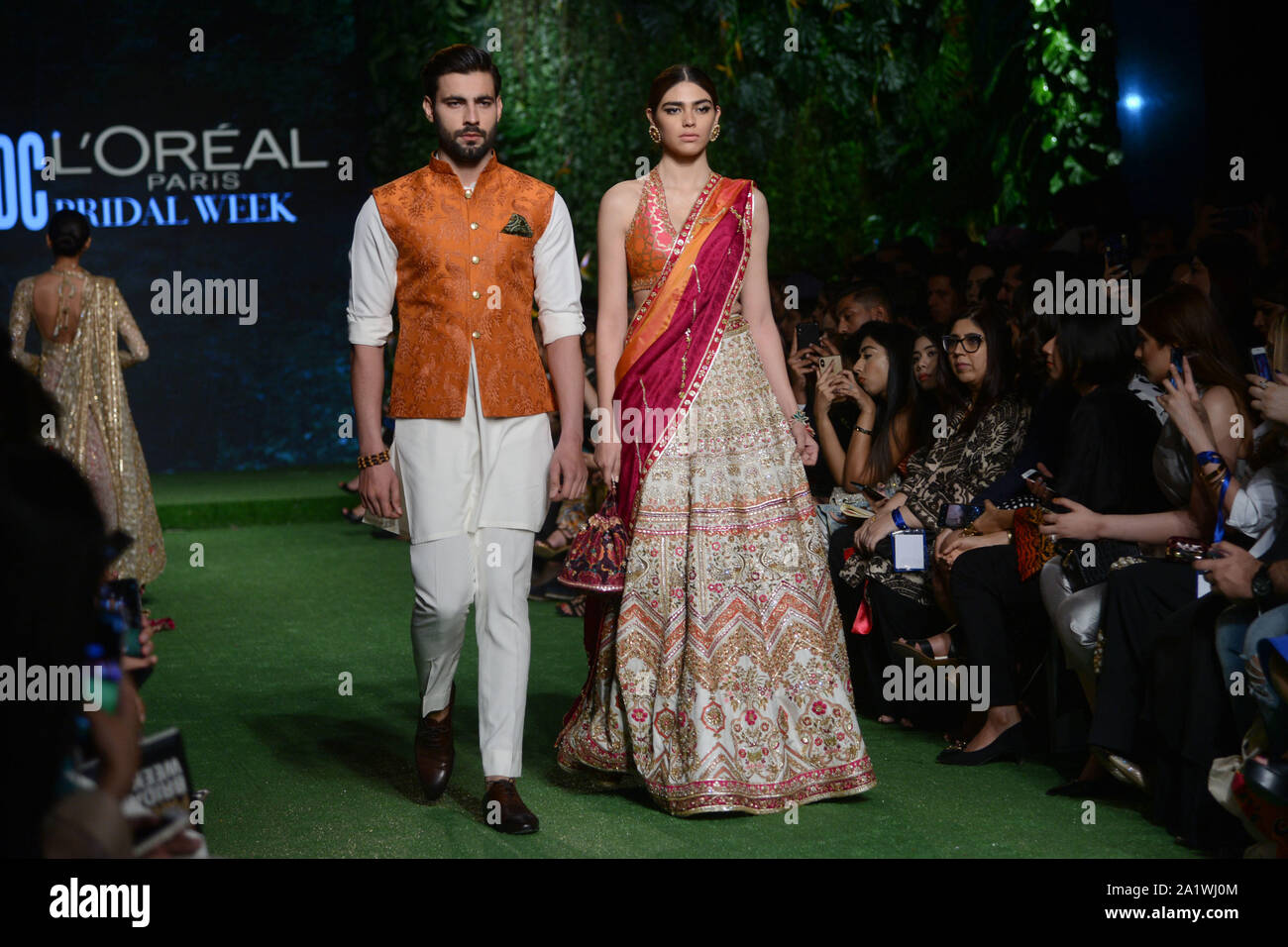 Lahore, Pakistan. 27th Sep, 2019. Models walks on ramp and presenting ...