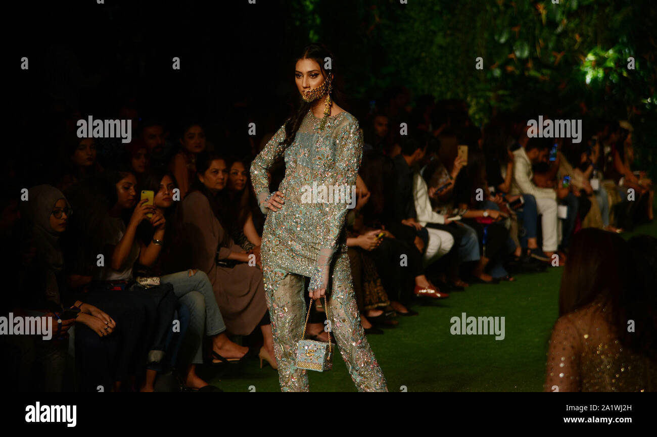 Lahore, Pakistan. 27th Sep, 2019. Models walks on ramp and presenting ...