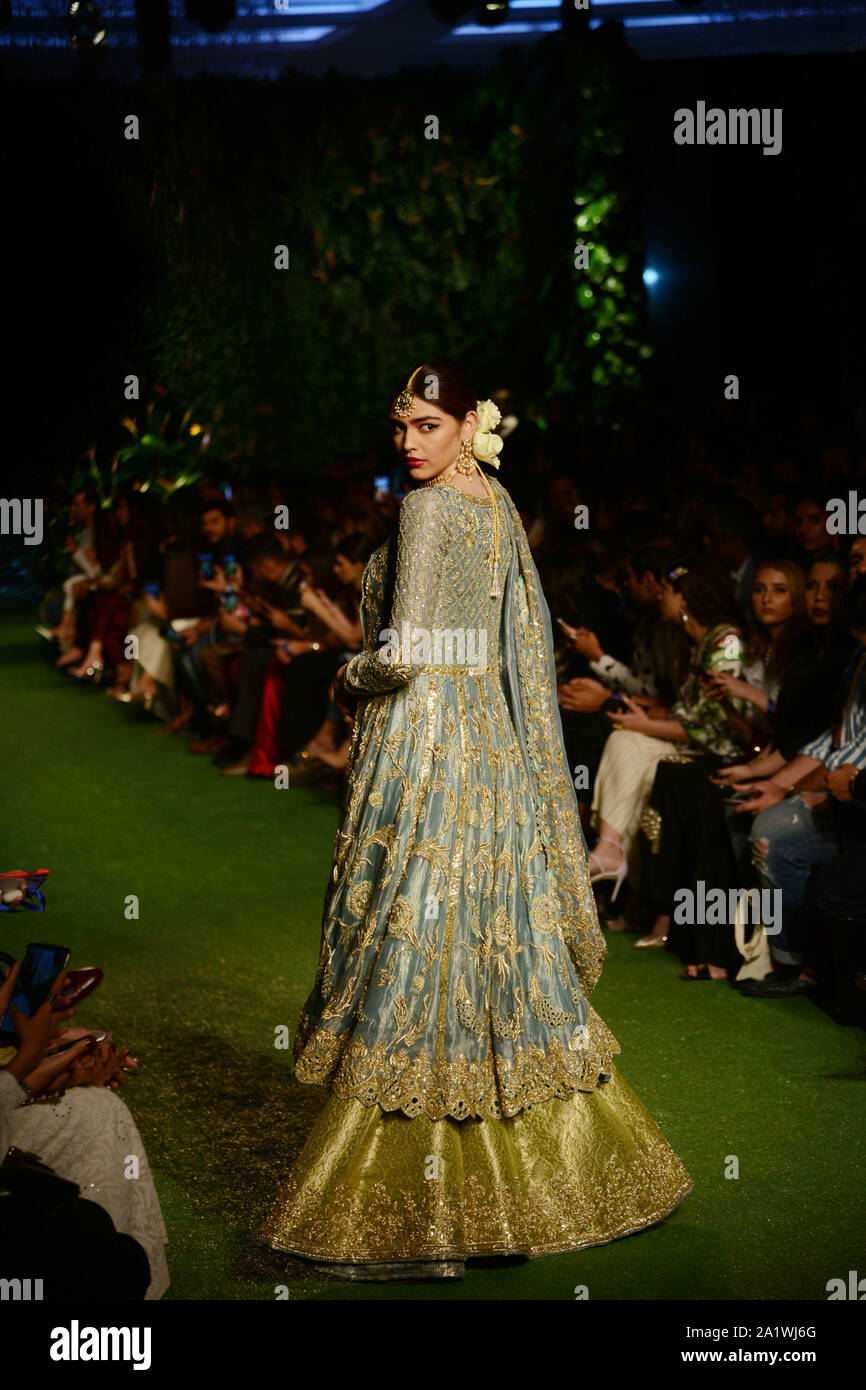 Lahore, Pakistan. 27th Sep, 2019. Models walks on ramp and presenting ...