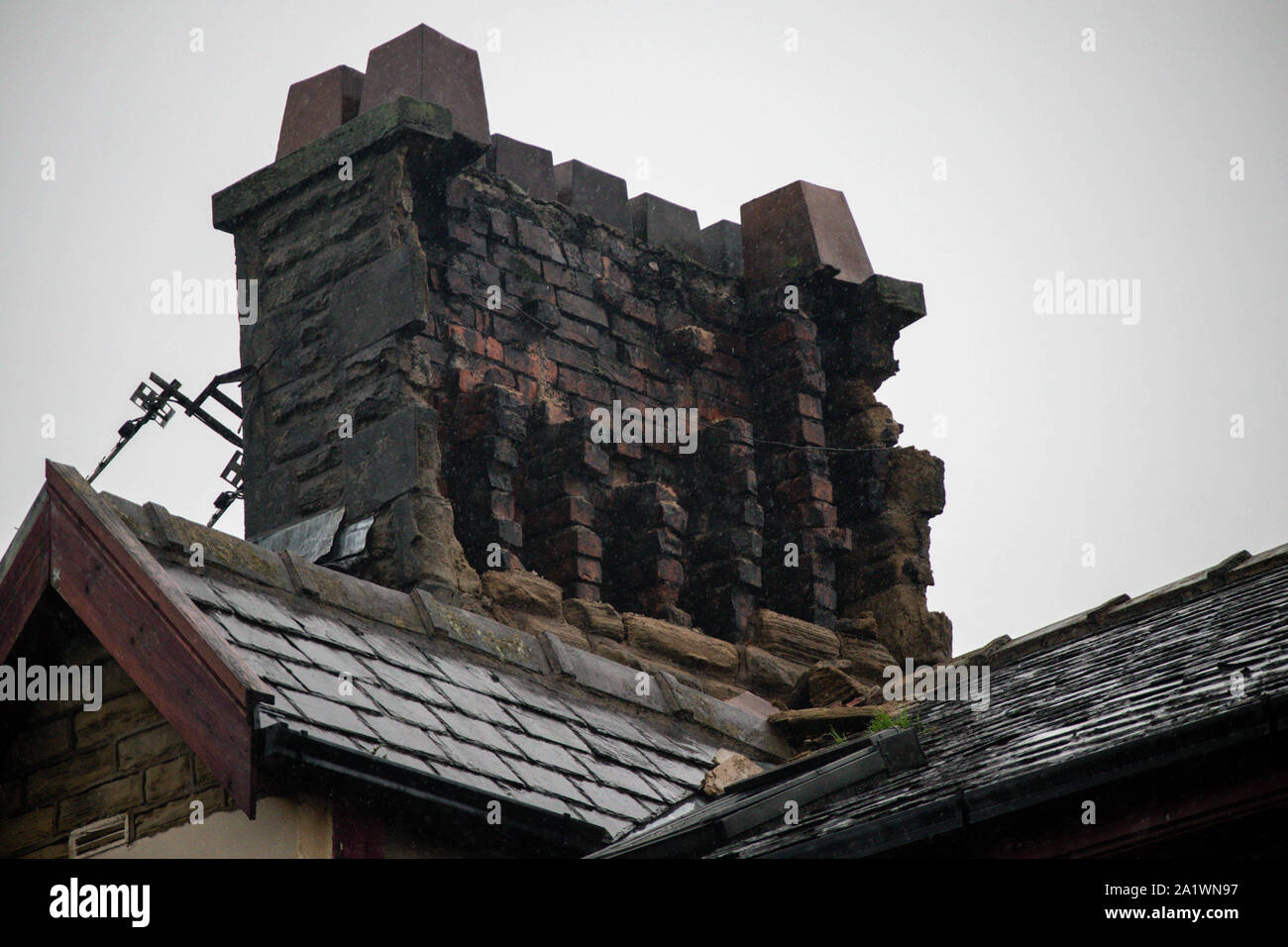 Partial building collapse hi-res stock photography and images - Alamy