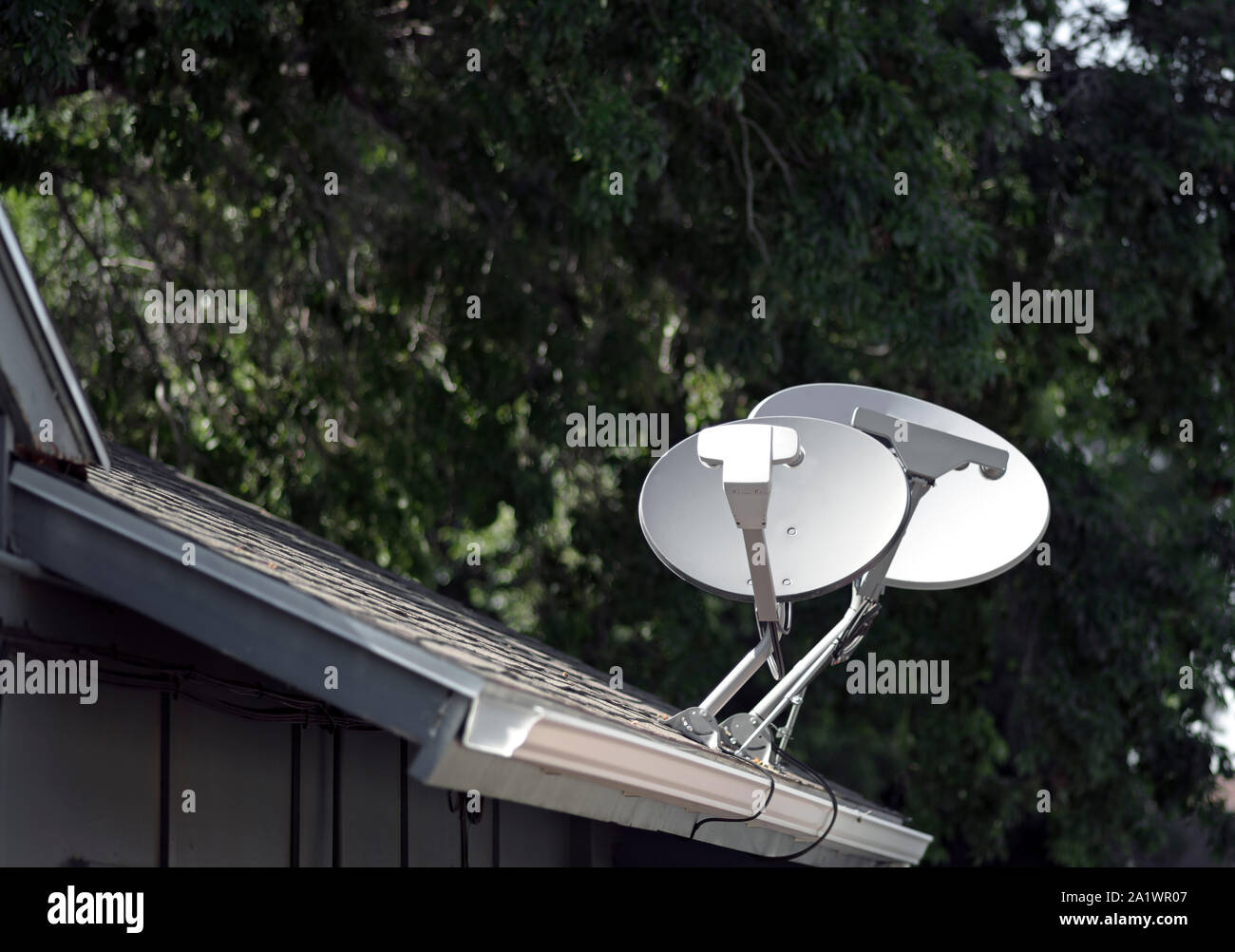 Dish tv antenna parabolic hi-res stock photography and images - Alamy