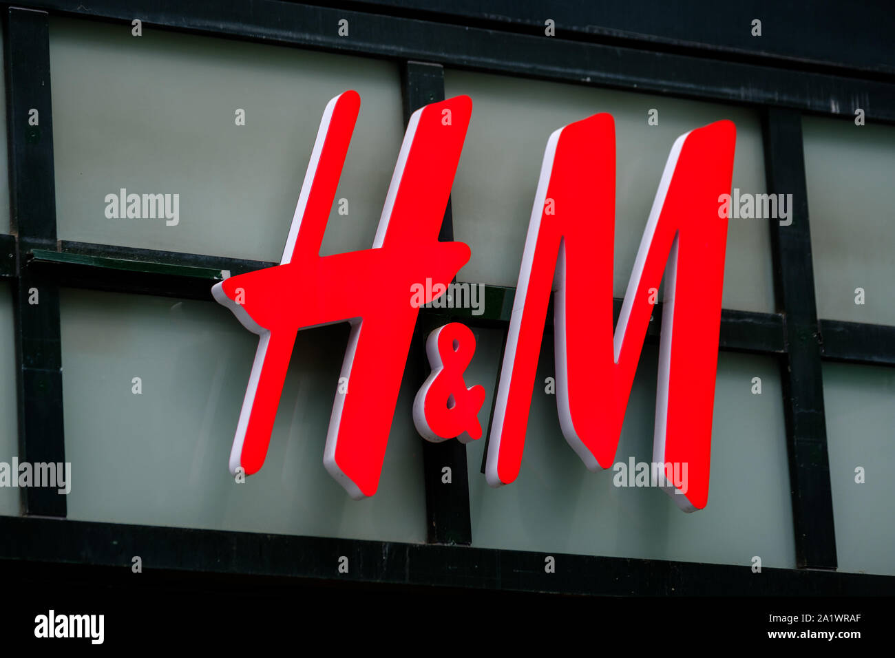 HM logo at the brand store facade Stock Photo - Alamy