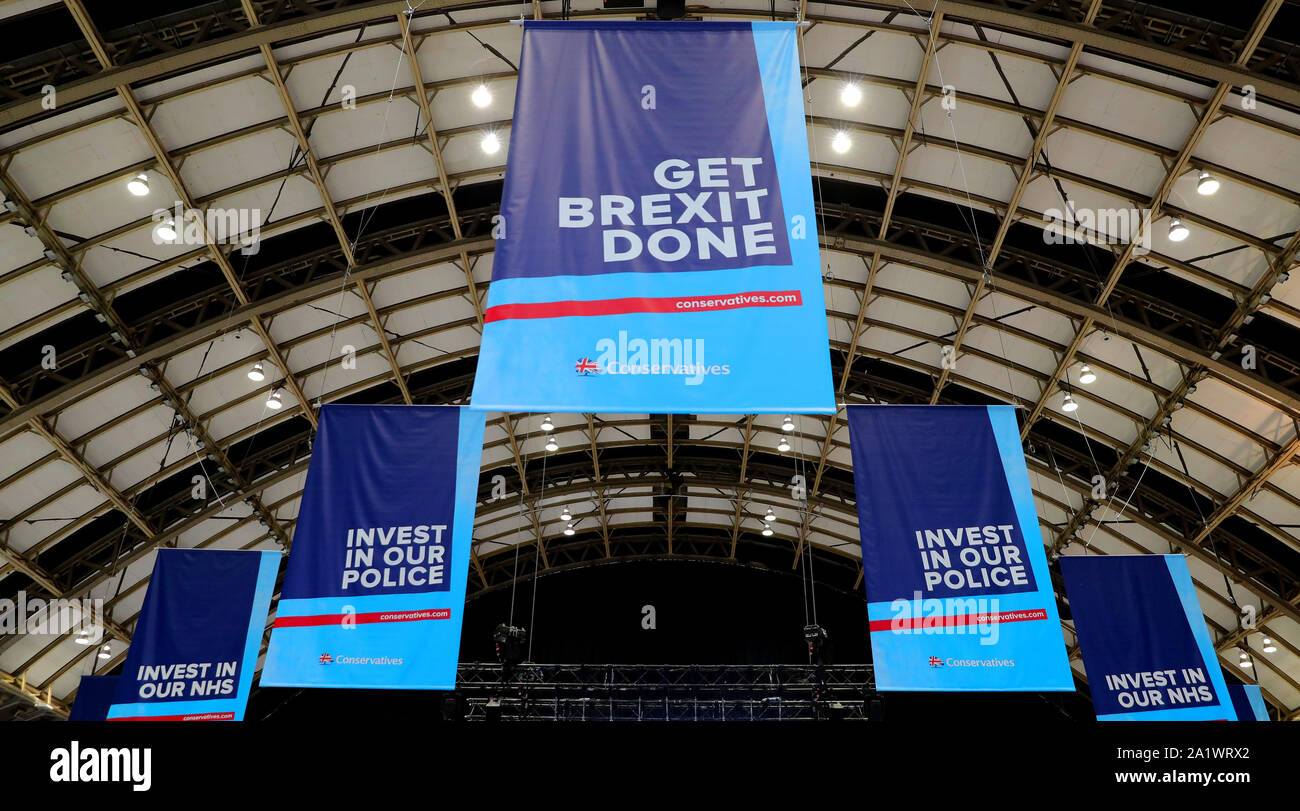 Get brexit done signs in exhibition hall hi-res stock photography and ...