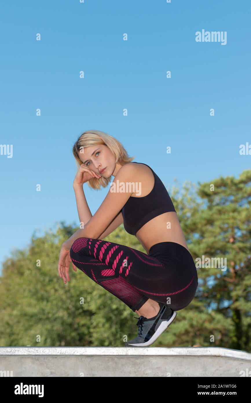 Beautiful sporty fit woman hi-res stock photography and images - Alamy