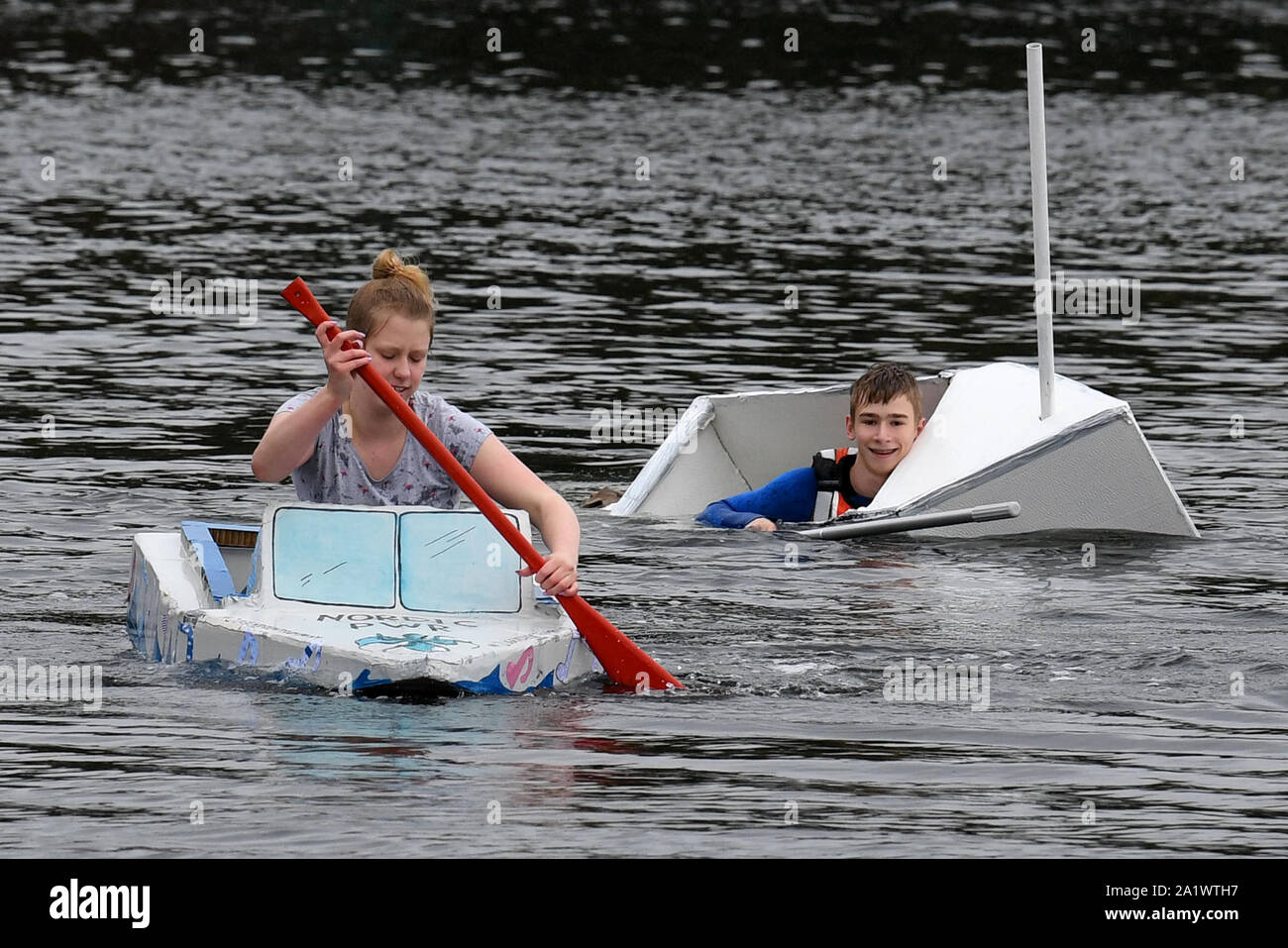 Cardboard boat regatta hi-res stock photography and images - Alamy