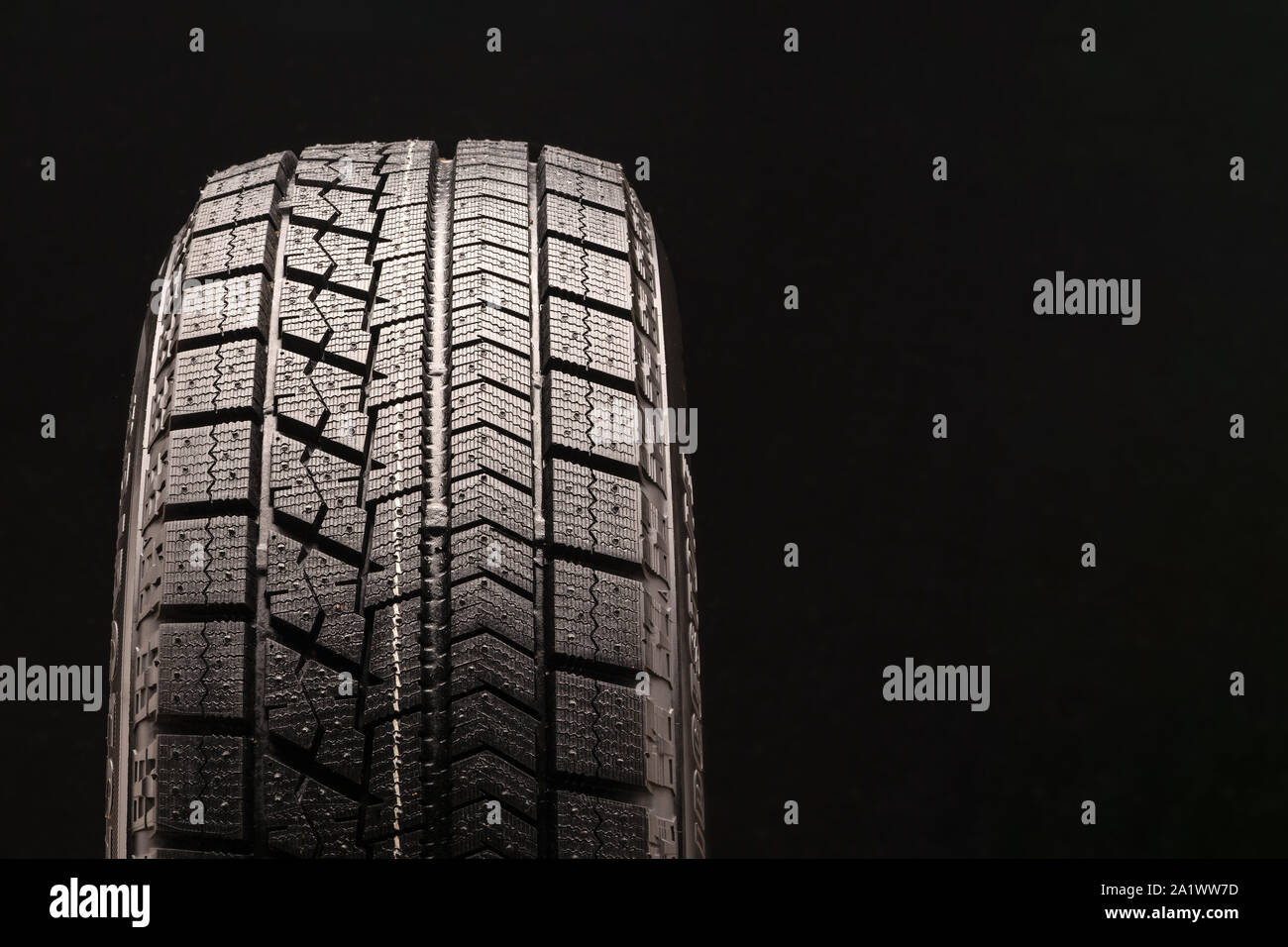 Vehicle without tires hi-res stock photography and images - Alamy