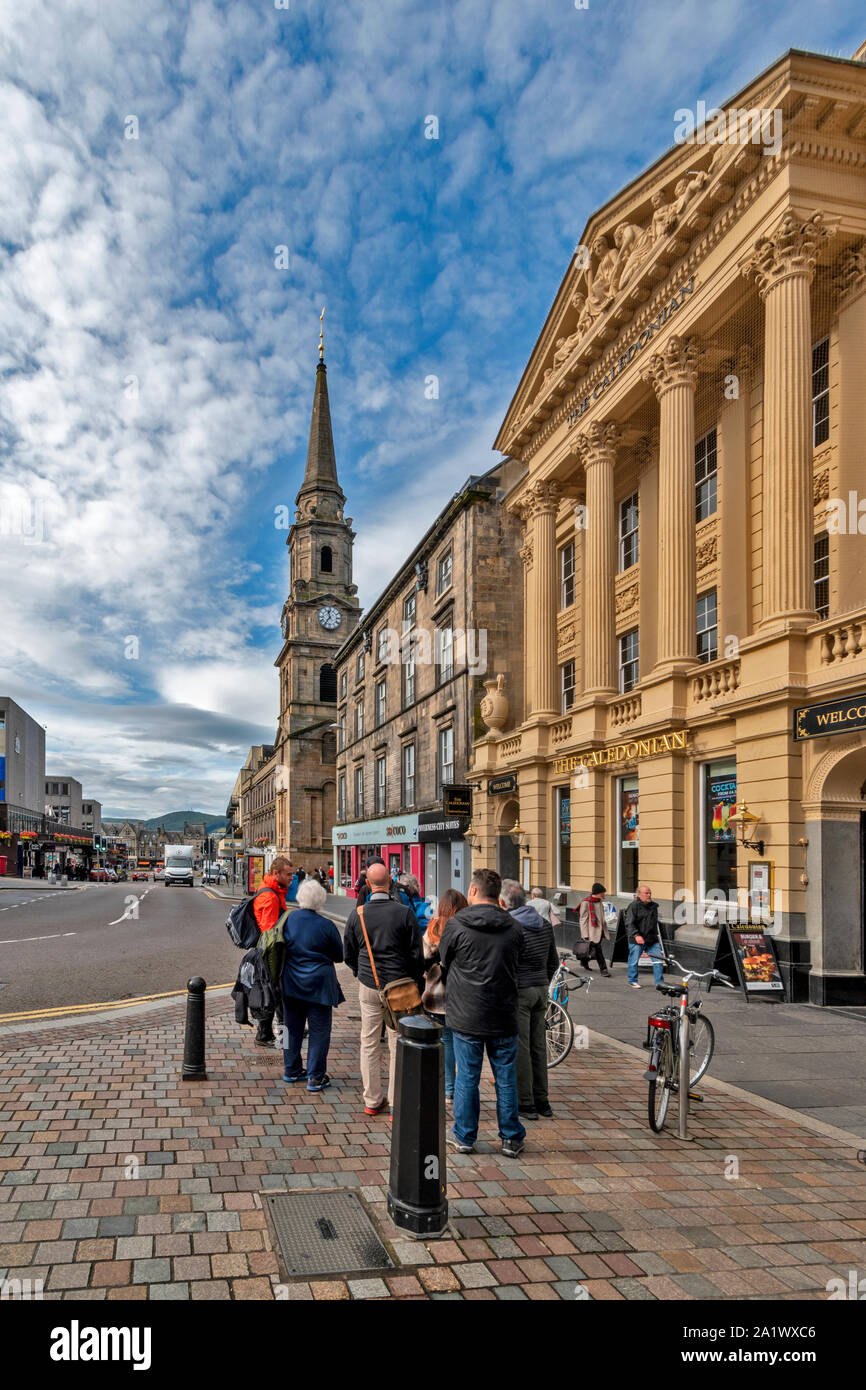 INVERNESS CITY SCOTLAND A TOURIST GROUP IN THE HIGH STREET Stock Photo ...