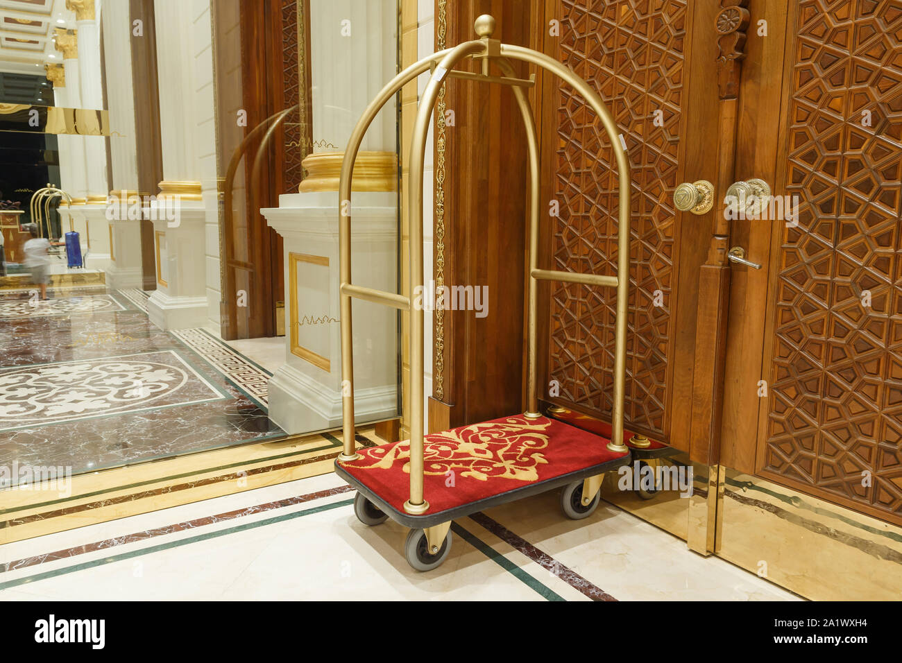 Hotel luggage trolley hi-res stock photography and images - Alamy