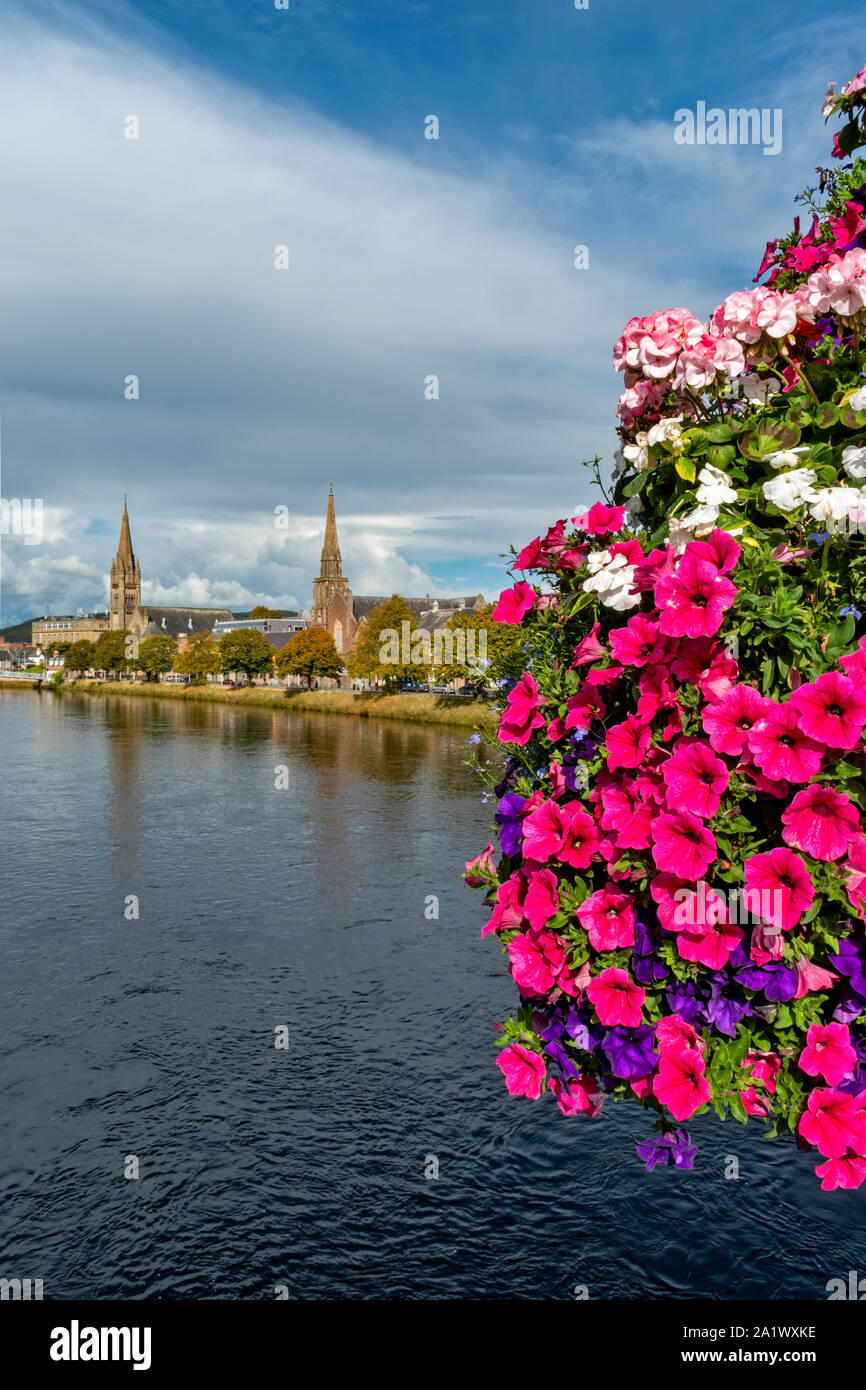 INVERNESS CITY SCOTLAND SPECTACULAR COLOURFUL SUMMER FLOWERS ON THE ...