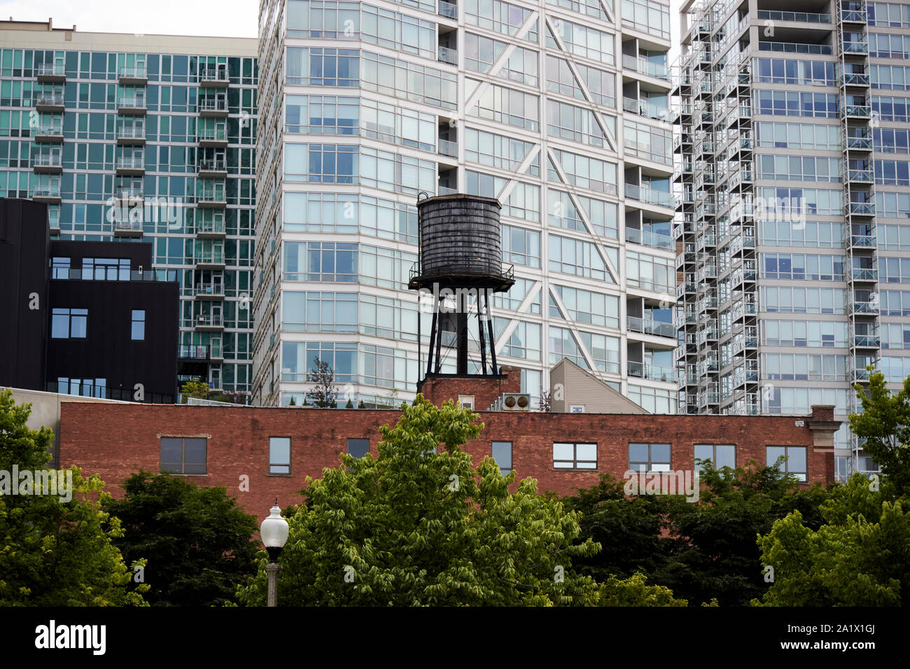 New high rise residential buildings hi-res stock photography and images ...