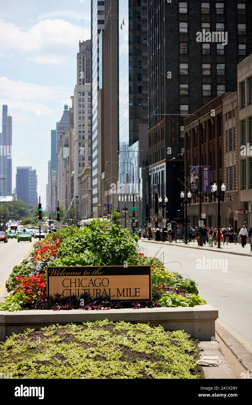 sign for welcome to chicago cultural mile michigan avenue chicago ...