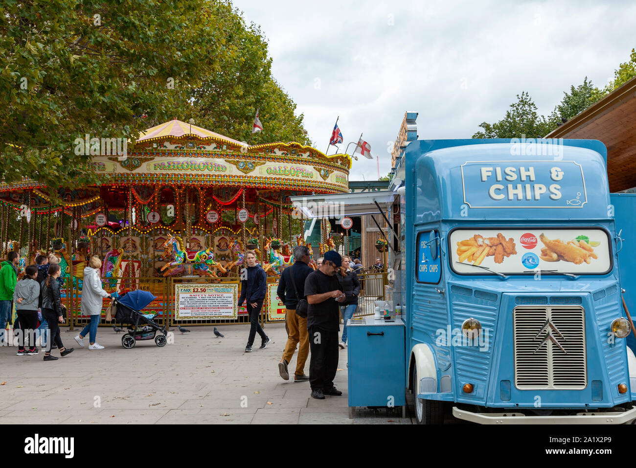 Fish vendor london hi-res stock photography and images - Alamy