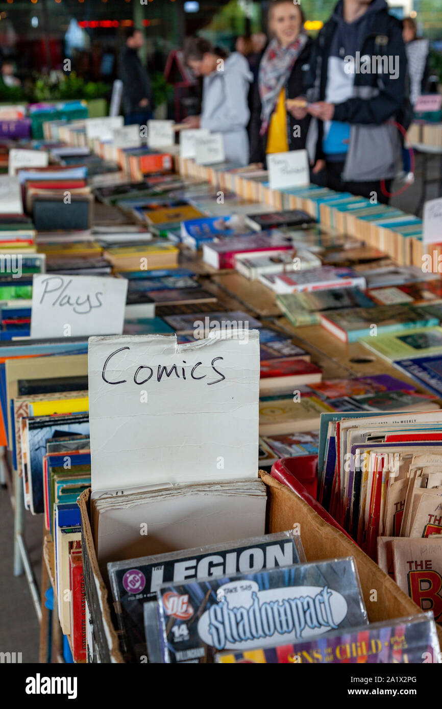 Comic stall hi-res stock photography and images - Alamy