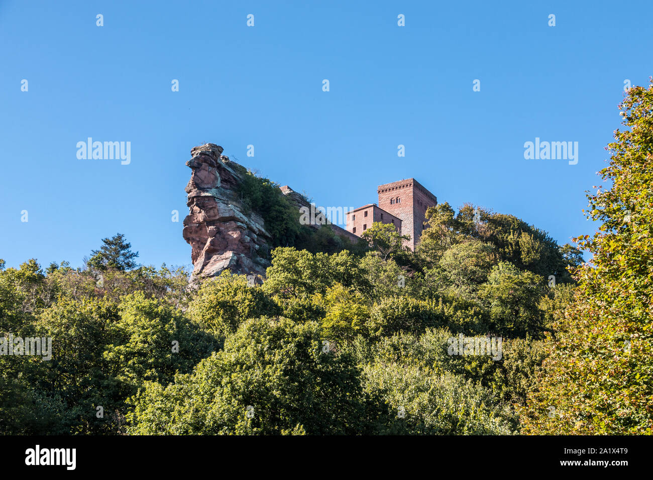 Building made of rocks hi-res stock photography and images - Alamy