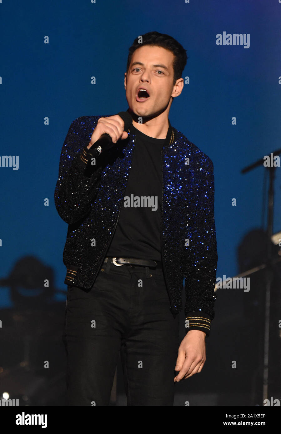 Global citizen movement hi-res stock photography and images - Alamy