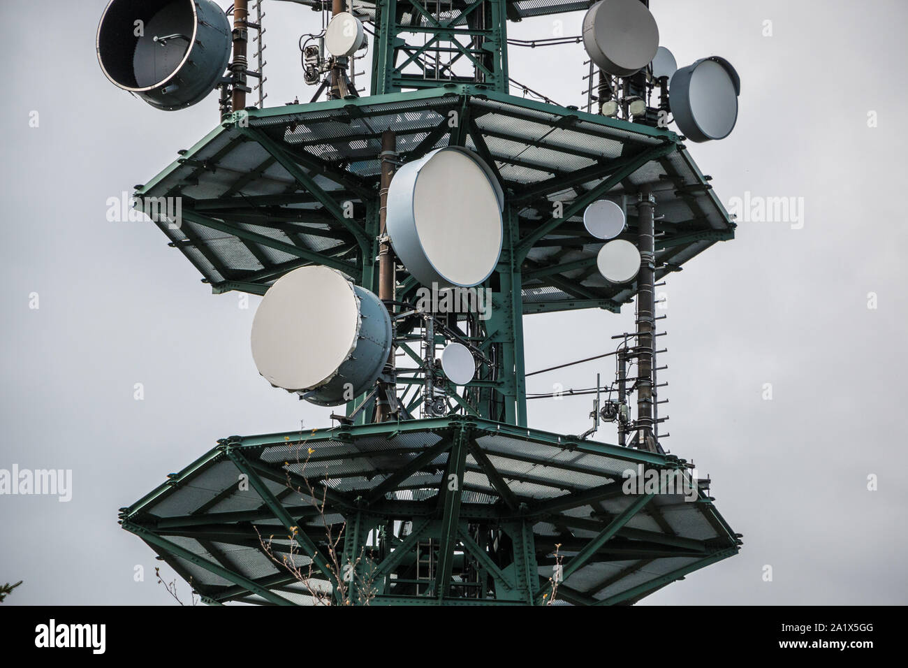 Radio antenna mast for cell phones hi-res stock photography and images ...