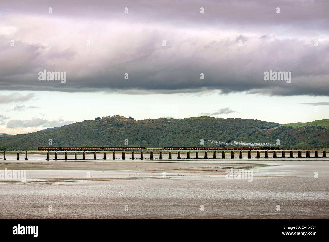 Train railway viaduct hi-res stock photography and images - Alamy