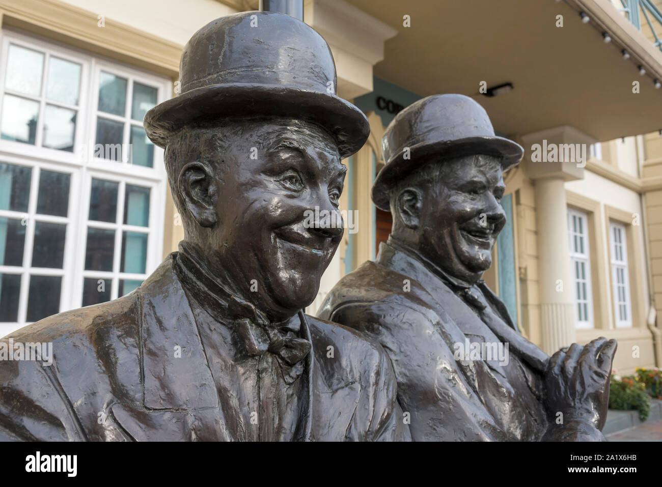 Statue in memory of Stan Laurel and Oliver Hardy in Ulverston Stock ...