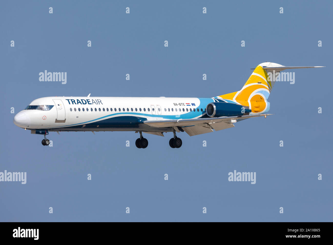 Fokker f100 hi-res stock photography and images - Alamy