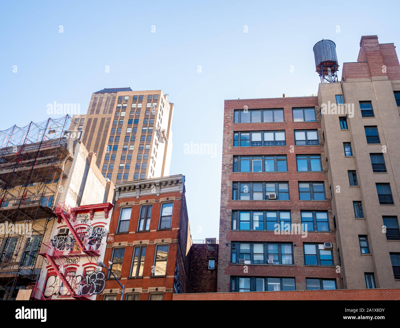 Red facade in downtown manhattan hi-res stock photography and images ...