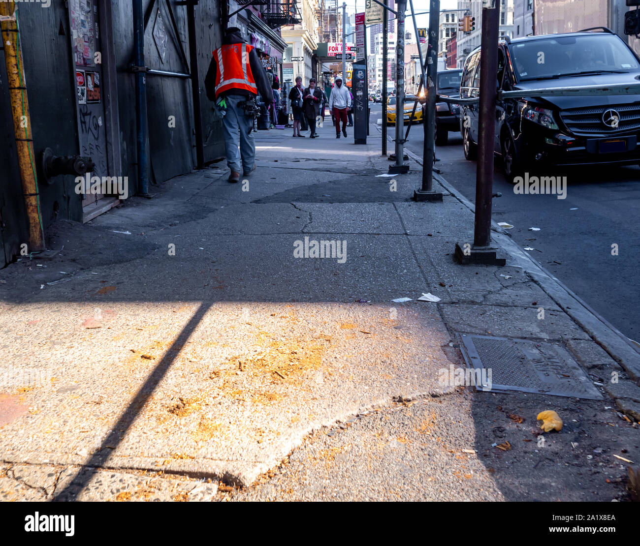 Downtown manhattan street scene hi-res stock photography and images - Alamy