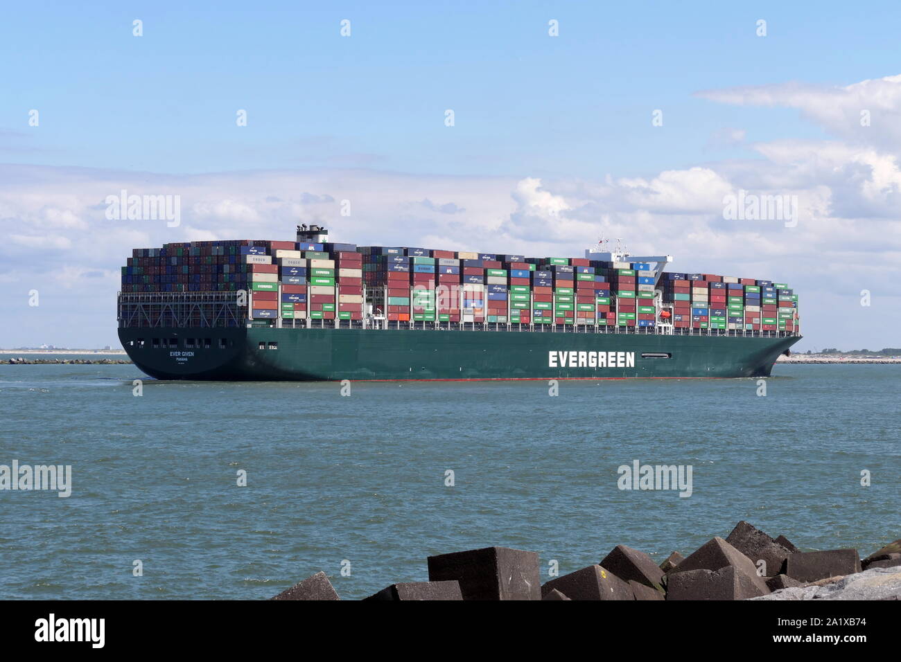 Ever given hi-res stock photography and images - Alamy