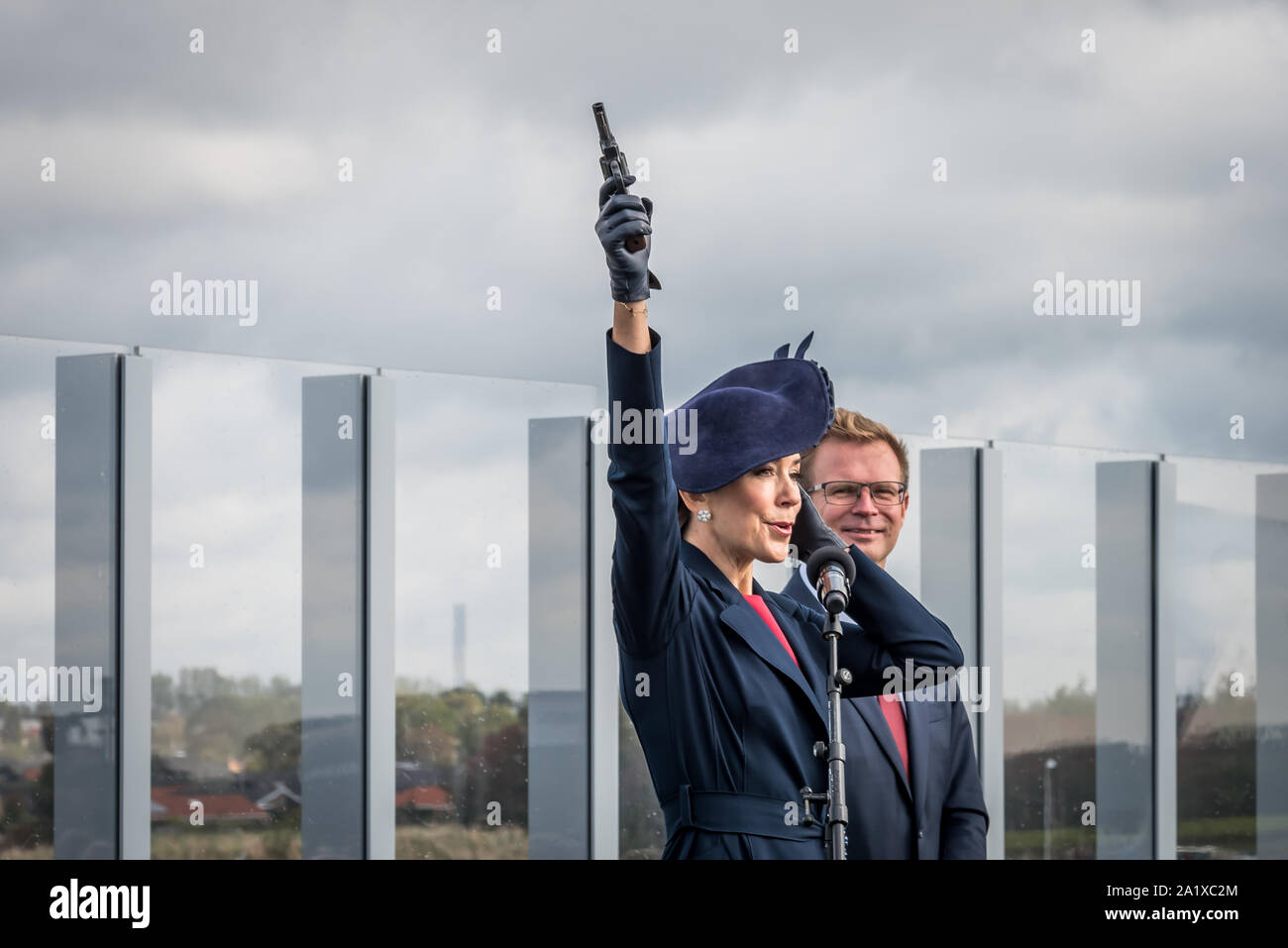 Crown princess Mary is telling, before she fires the gun to start the ...