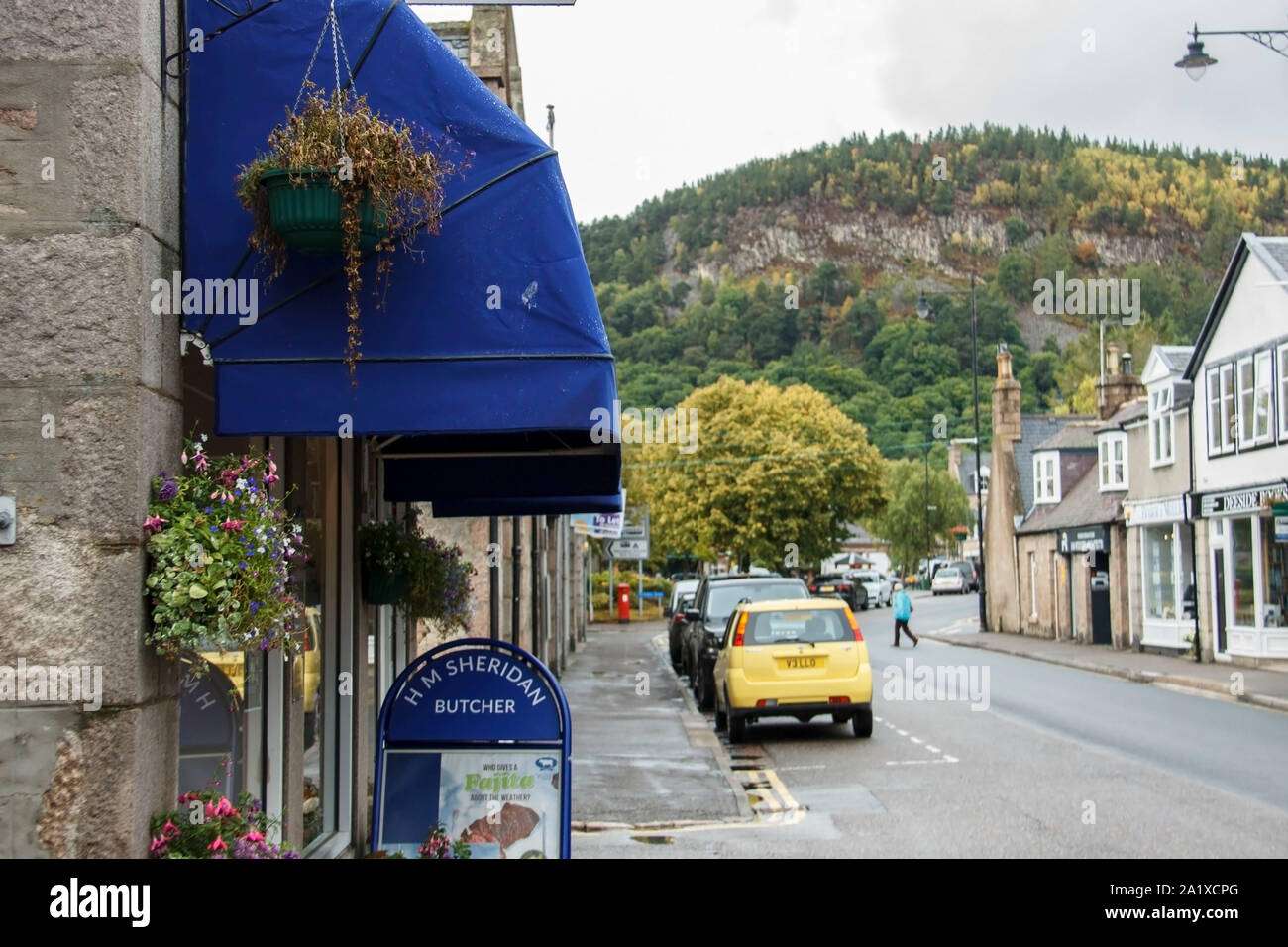 Village ballater scotland old royal hi-res stock photography and images ...