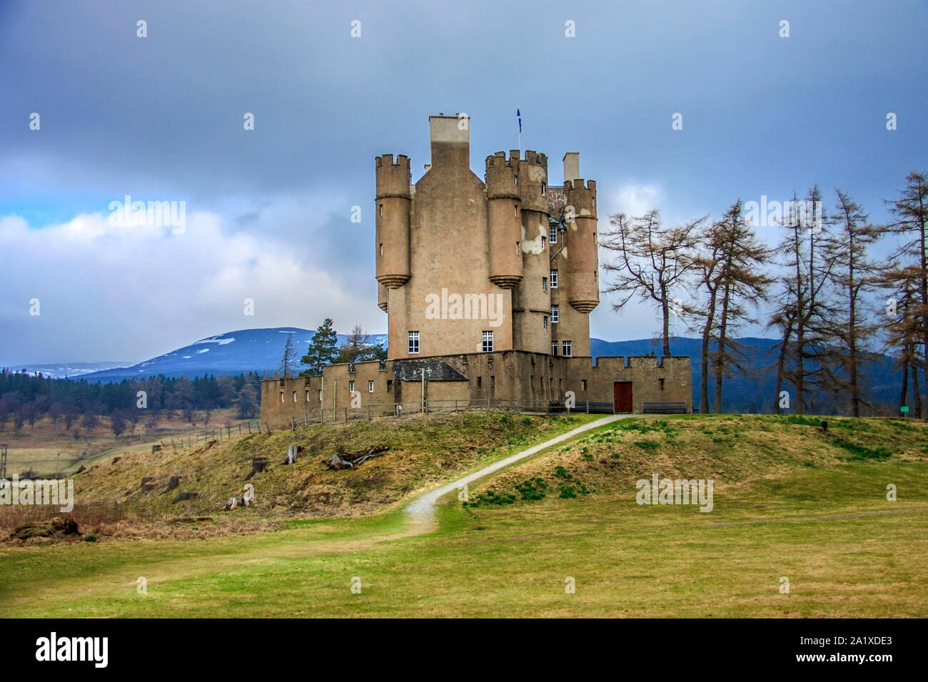 Braemar scotland village hi-res stock photography and images - Alamy