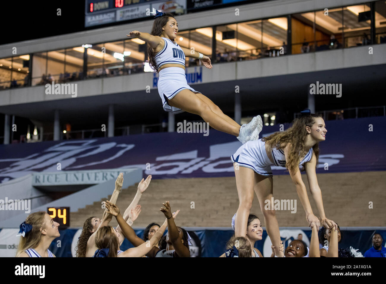 La tech cheerleaders hi-res stock photography and images - Alamy