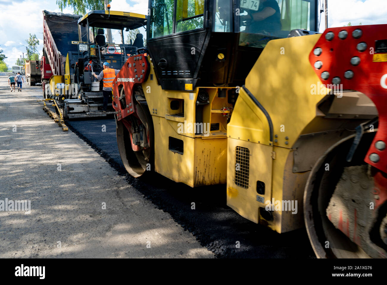 Pavement laying operation hi-res stock photography and images - Alamy