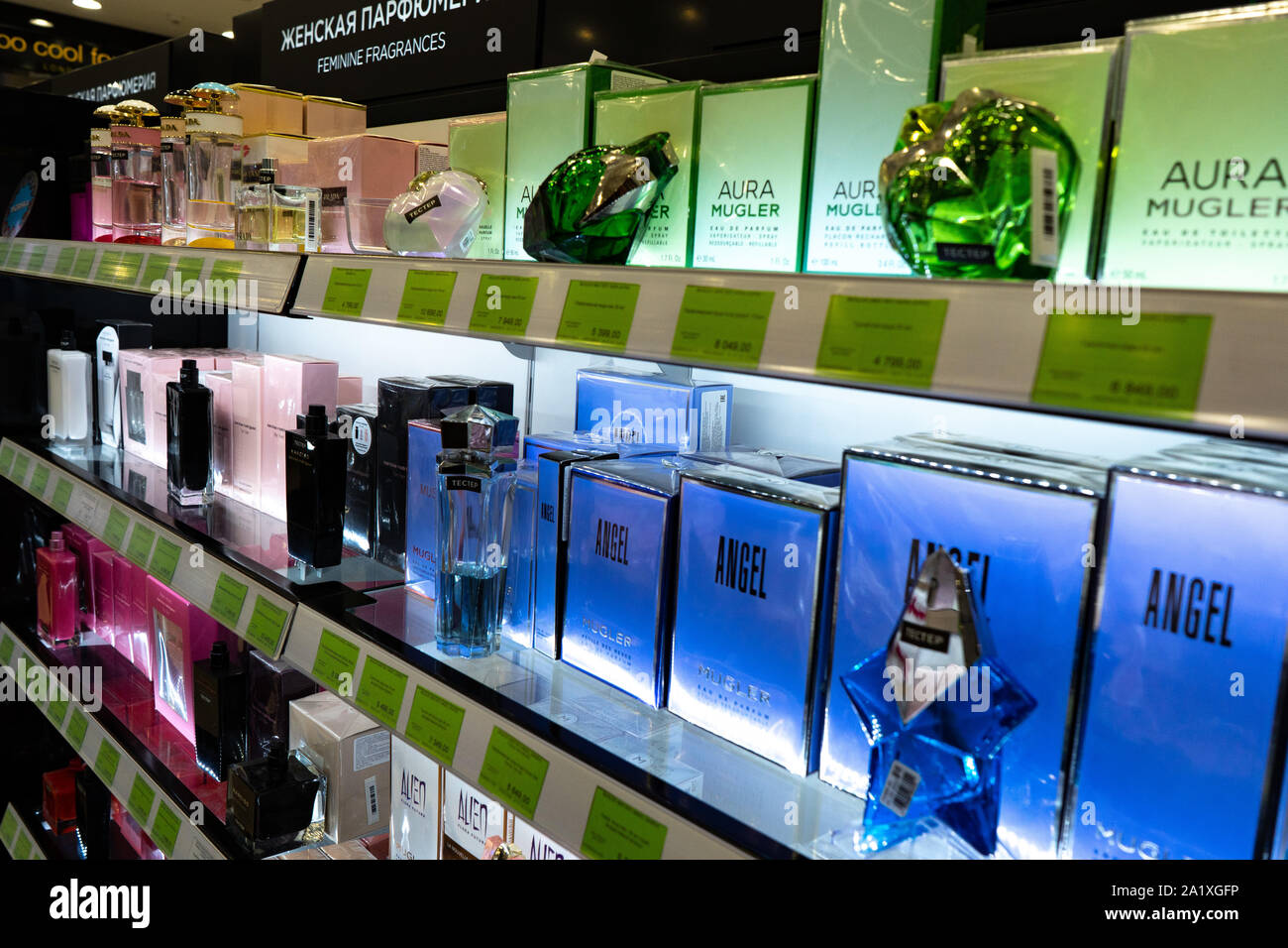 Shelf shelves display fragrance hi-res stock photography and images - Alamy