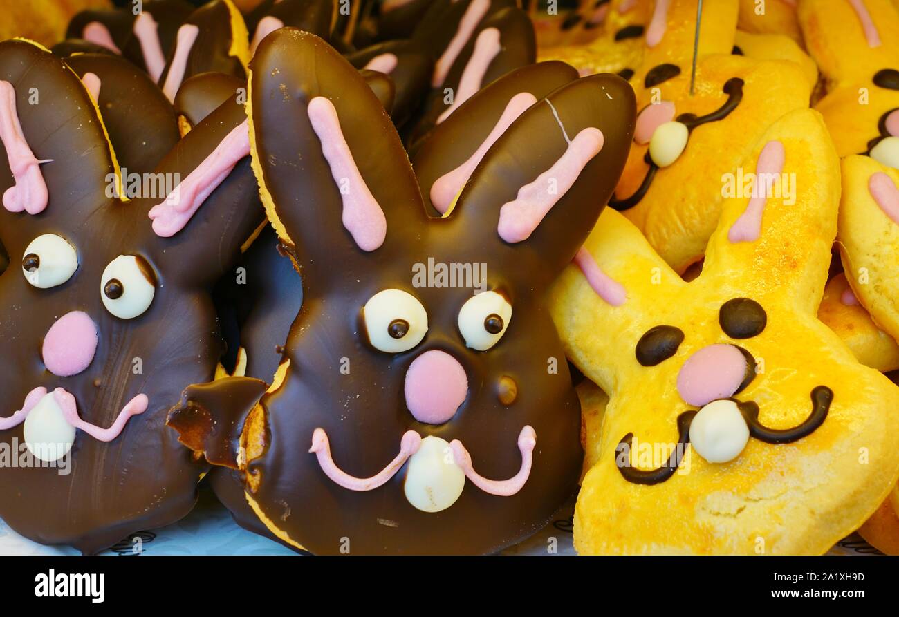 Bunny rabbit cookies for Easter in an Italian pastry shop Stock Photo ...
