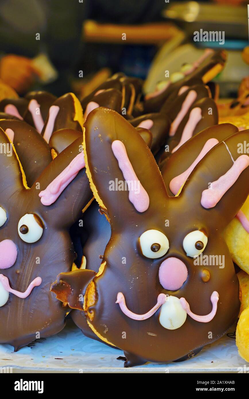 Bunny rabbit cookies for Easter in an Italian pastry shop Stock Photo ...