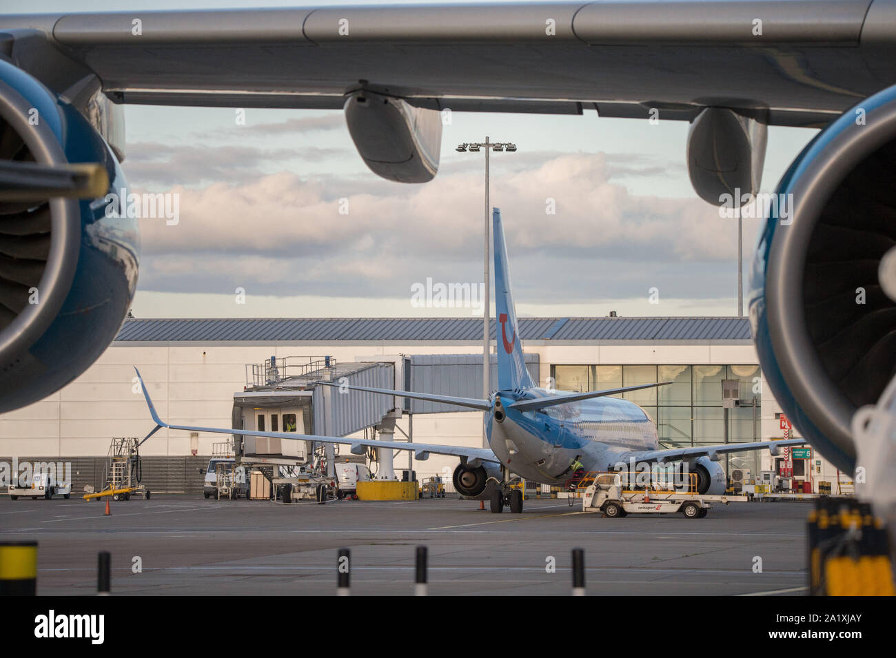 Swing wing aircraft hi-res stock photography and images - Alamy