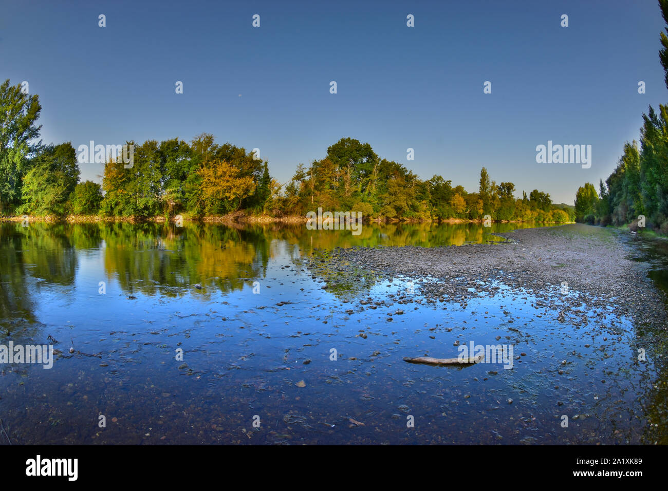 Dordogne River, La Rivière Dordogne, Dordogne, Dordogne Valley ...