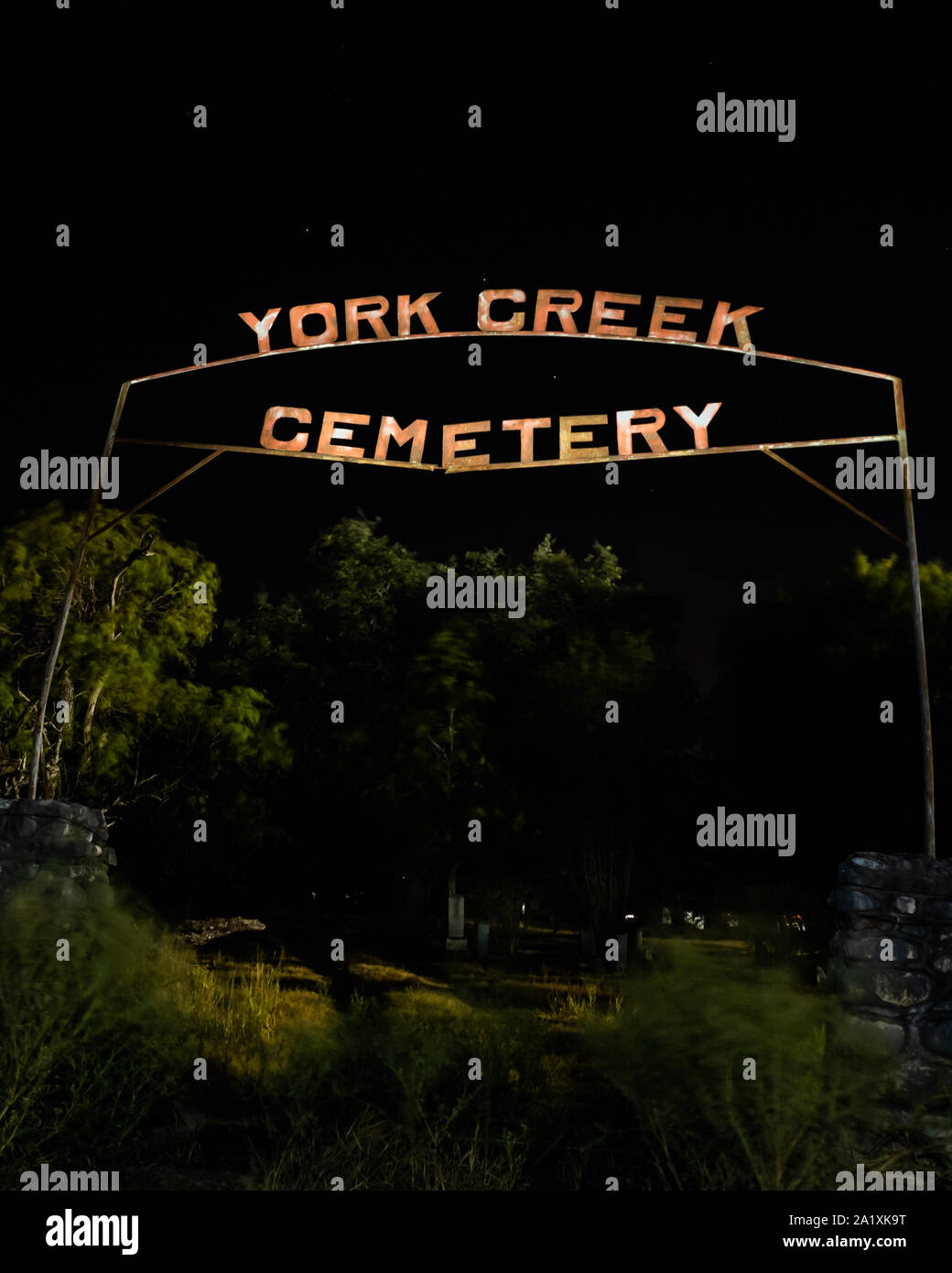 Cemetery sign iron hi-res stock photography and images - Alamy