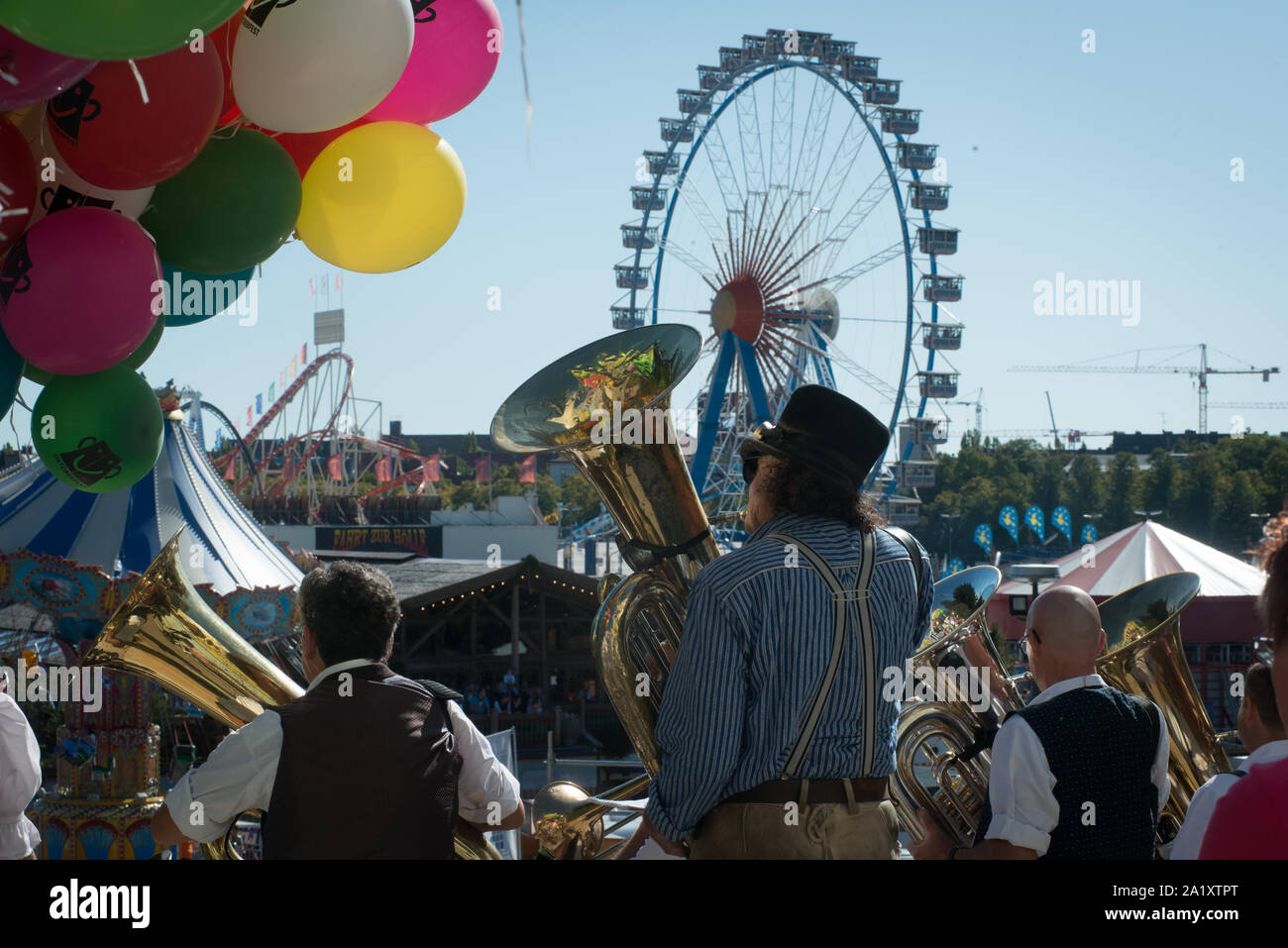 tuba players, Ferris wheel and balloons at Oktoberfest 2019 Stock Photo ...