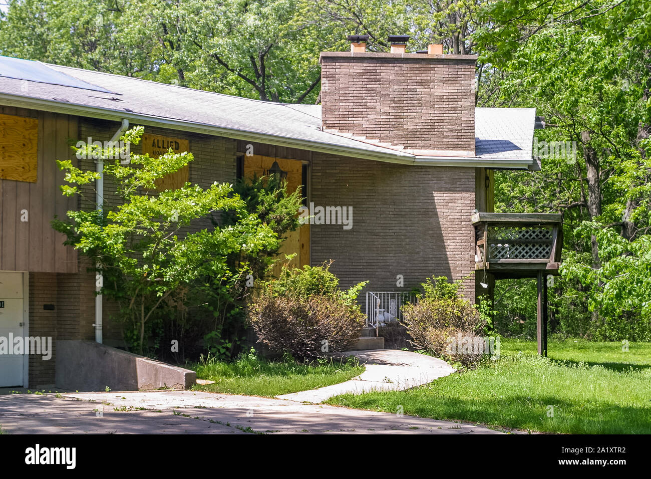 Residential building in the Old Edgebrook neighborhood Stock Photo - Alamy