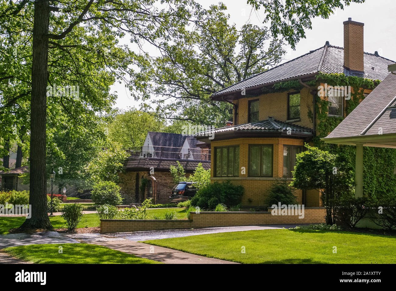 Residential building in the Old Edgebrook neighborhood Stock Photo - Alamy