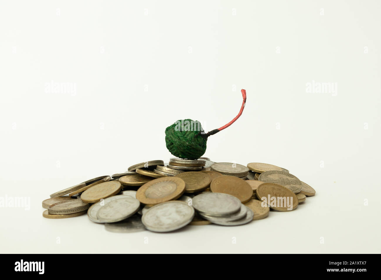 Burning money hi-res stock photography and images - Alamy