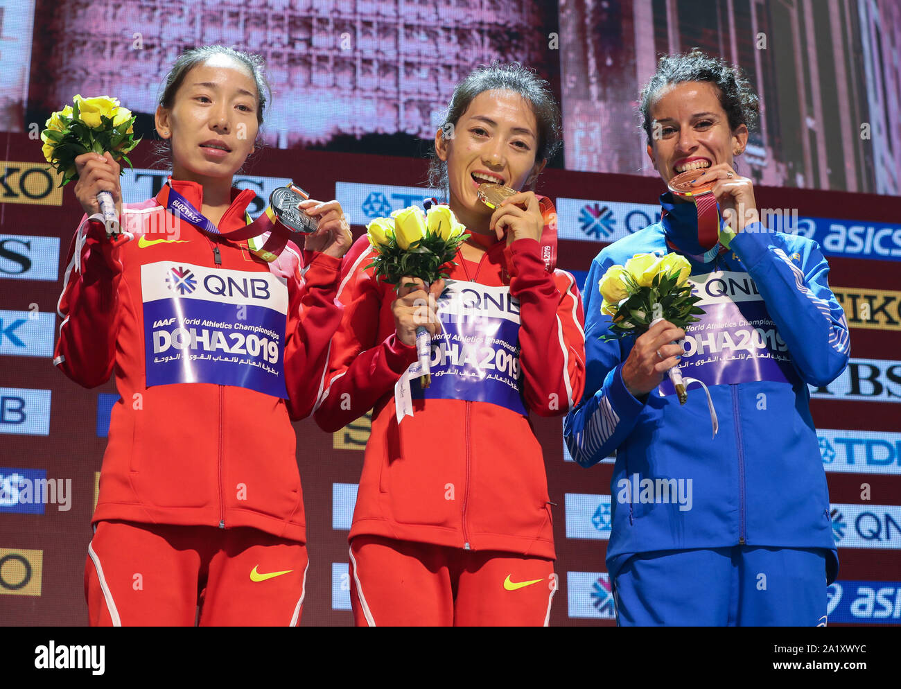Doha, Qatar. 29th Sep, 2019. Gold medalist Liang Rui (C) of China ...