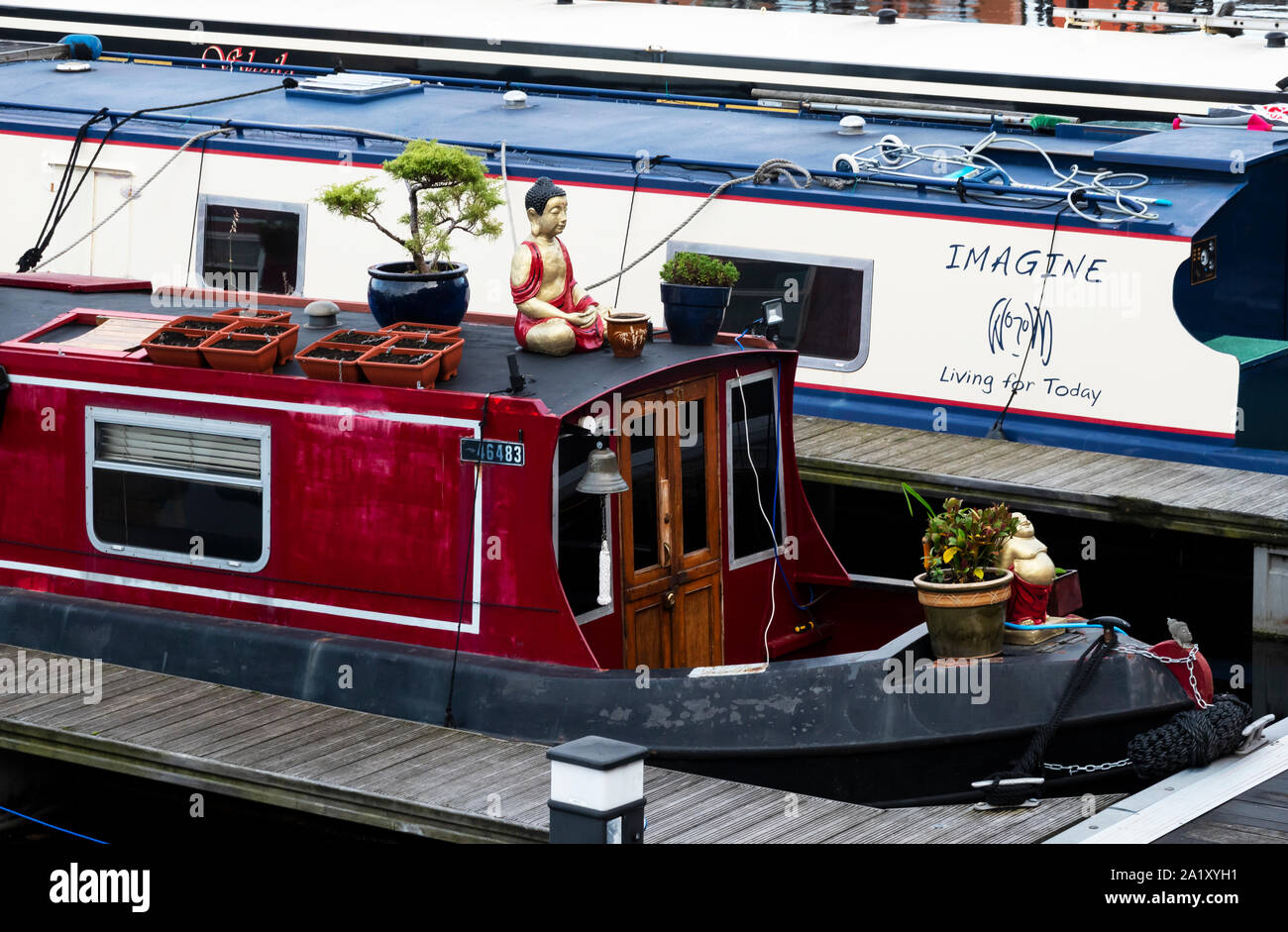 Barge and narrowboats hi-res stock photography and images - Alamy