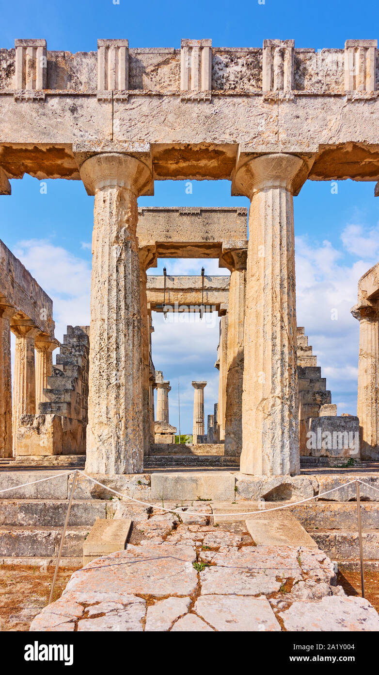Columns in front temple hi-res stock photography and images - Alamy