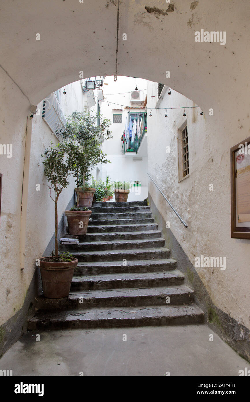 Building steps side view hi-res stock photography and images - Alamy