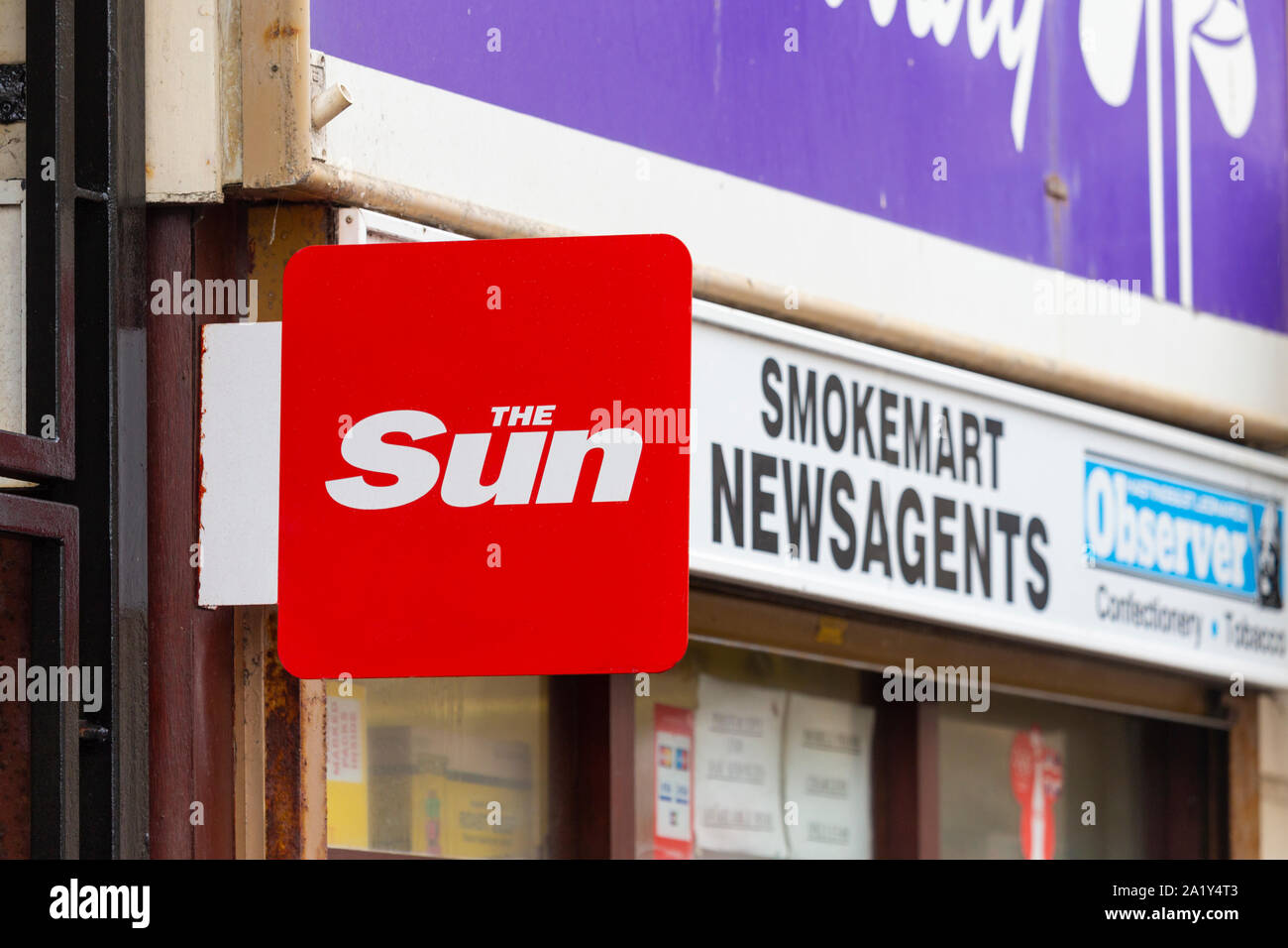 Sign shop newsagents hi-res stock photography and images - Alamy